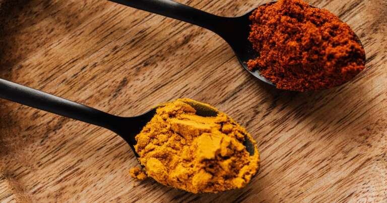 Cúrcuma e Colorau: entenda as diferenças