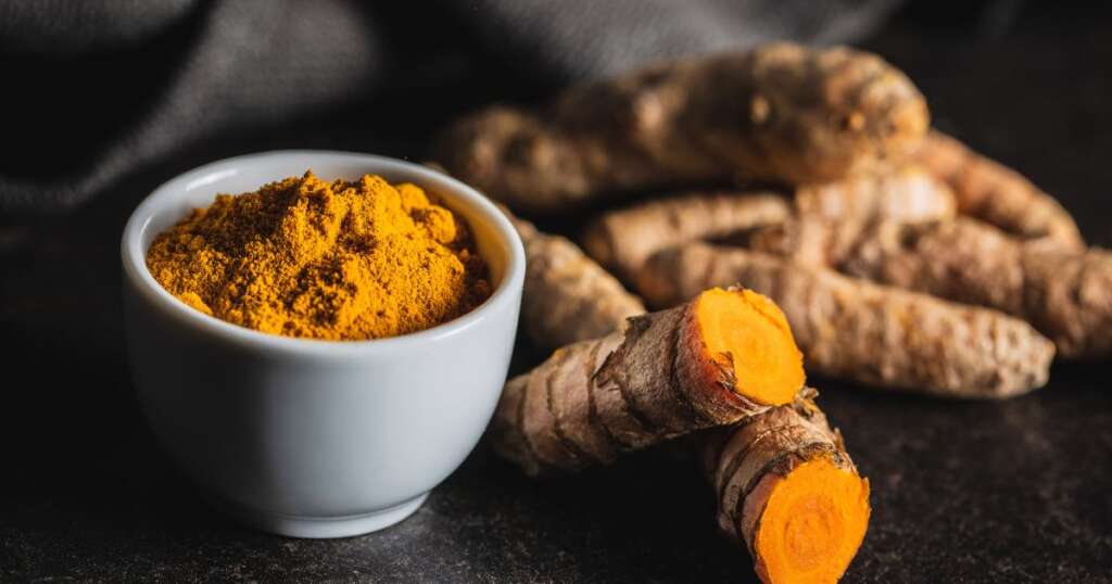 Benefícios da curcuma no organismo: propriedades medicinais