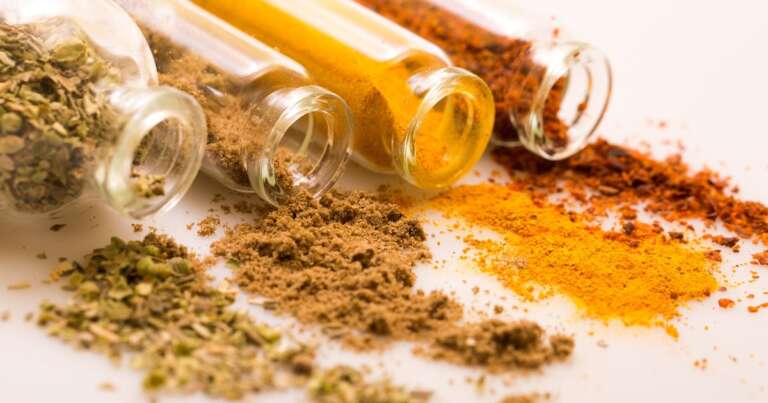 Diferença açafrão e curcuma: diferenças entre as especiarias Diferença açafrão e curcuma: diferenças entre as especiarias