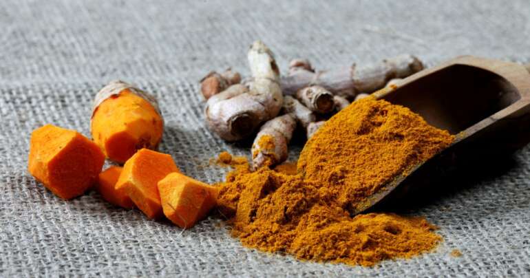 Curcuminoides da curcuma: o que é e como atuam no organismo