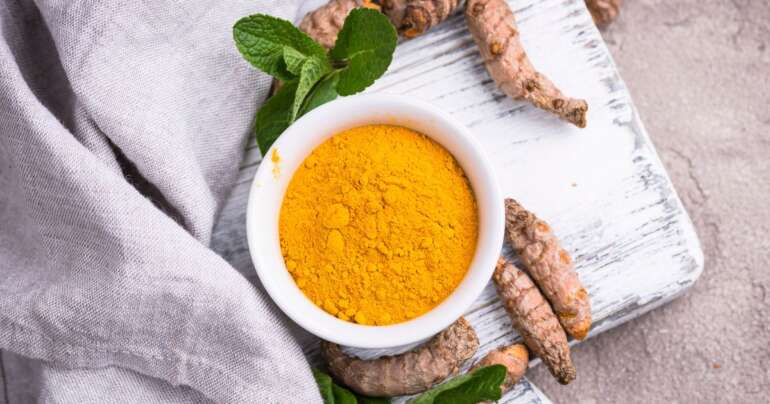 O que é curcuma? Entenda sobre esta especiaria e benefícios
